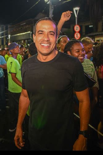 Léo Santana leva multidão ao Pipoco de Ondina até a Barra Veja fotos