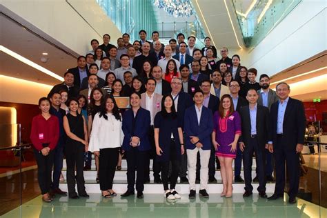 The Queen Cebu Globe Telecom Strengthens Partnership With Leaders