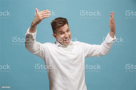 아름 다운 남성 길이 초상화 스튜디오 Backgroud에 고립 놀란된 감정 젊은이 개념에 대한 스톡 사진 및 기타 이미지 개념 공격성 남성 Istock