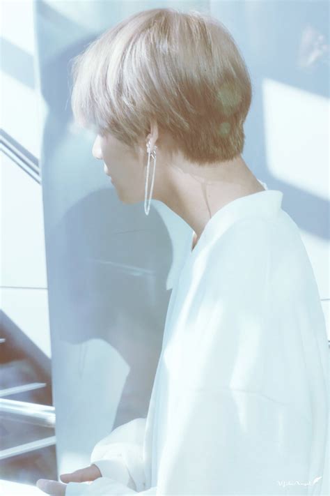 Bts Community Post 아무것도 생각하고 싶지 않을 때나 멍 때리고 싶을 때요즘 태형 씨 노래 듣고 있어요씻고
