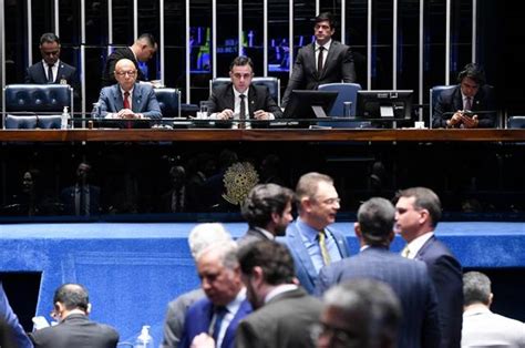 Senado Aprova Pec Que Limita Decisões Individuais Do Stf Rádio