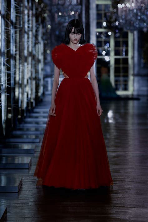 Nova coleção da Dior é inspirada em contos de fada Freezone
