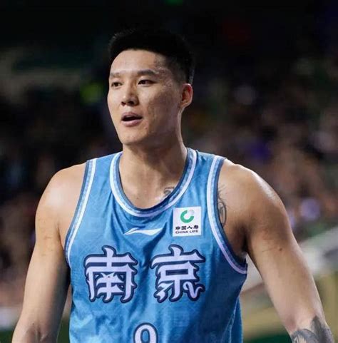 同曦男篮凭林葳关键先生和亨特的表现，第四节逆转大胜四川同美比赛弗洛伊德