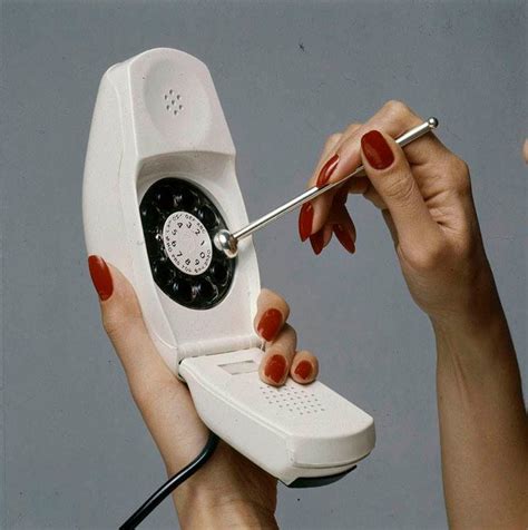 Sexo por teléfono la mejor manera de satisfacer la calentura a distancia GQ