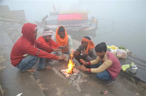 Delhi Weather Today दिल्ली में पारा गिरा प्रदूषण का स्तर बिगड़ा