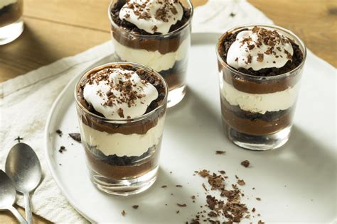 Krémes csokis sajttorta pohárban mennyei kanalas édesség sütés nélkül Recept Femina