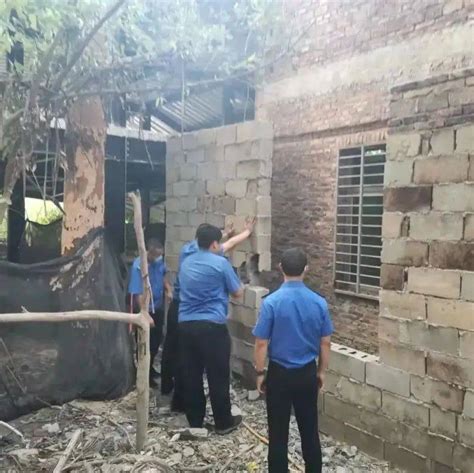 违法建设，自行拆除！执法人员