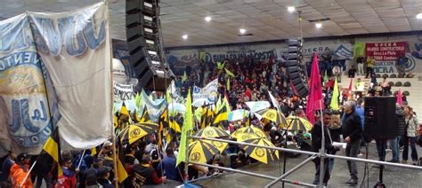 Acto Y Críticas De Las 62 Organizaciones Peronistas En La Plata