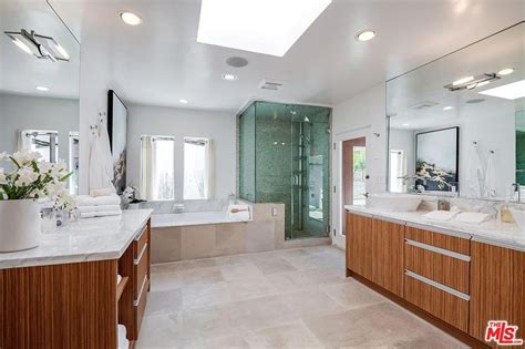 Chris Delia Quietly Sells Beverly Hills Mansion Amid Controversy