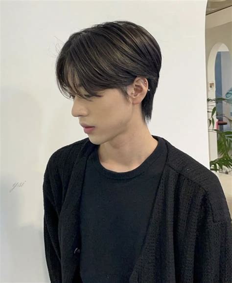 빠른 저장에 있는 David Jung님의 핀 남성용 헤어스타일 직모 헤어스타일 짧은 헤어컷