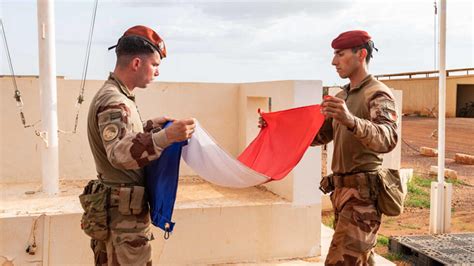 مصادر تكشف توجه فرنسا لتقليص تواجدها العسكري في أفريقيا