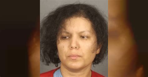 Acusan a una madre de decapitar a su hijo de 7 años con un cuchillo de