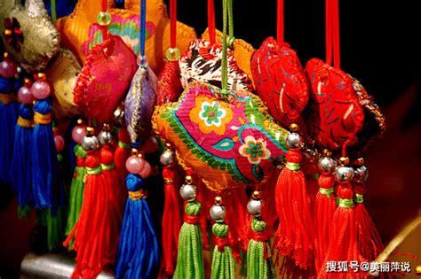 端午节为什么要带五彩绳？端午节五彩绳的戴法和讲究五色