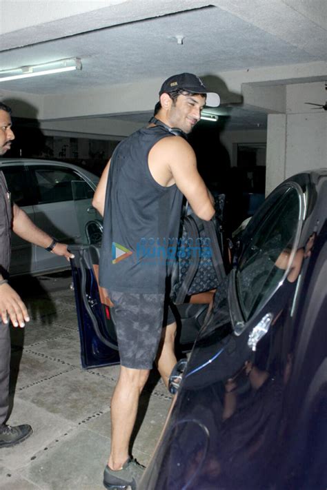 Sushant Singh Rajput And Sara Ali Khan Snapped Outside Abhishek Kapoor