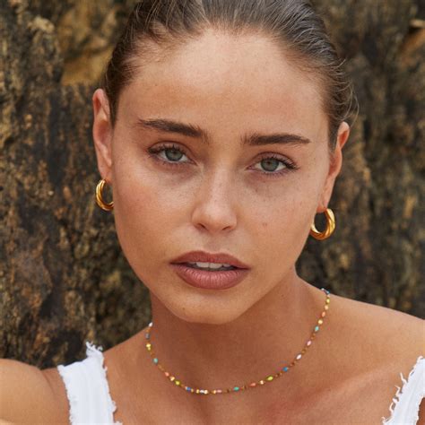 7 Pieces Of Jewelry To Wear With Your Navy Blue Dress A Guide For Eve