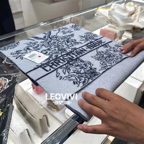 디올머플러마크다운 📍문의는 “레오비비” 카톡채널로 Leo Vivi Official