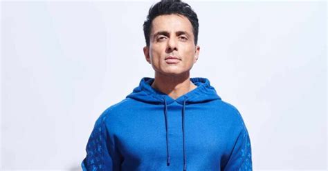 Sonu Sood Honoured With A Huge Pop Art Spanning Over A Humongous 1 17