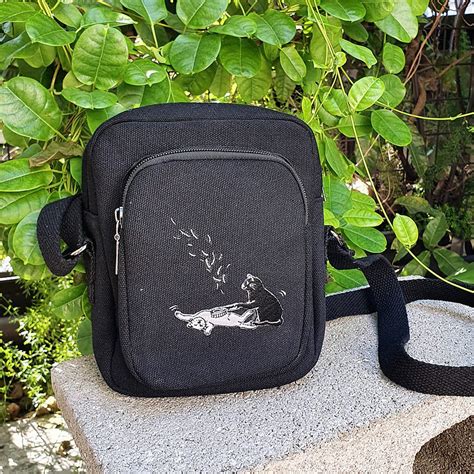 貓毛 刺繡中帆布包 斜背包 黑 貓毛 Niaumia 蔦咪啊｜側背包斜背包人氣榜 Pinkoi