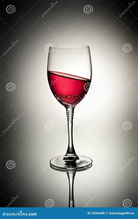 Vino Inclinado Imagen Imagen 5286488