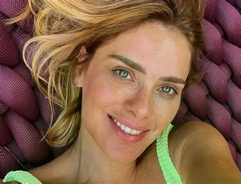 Carolina Dieckmann A Lumiar De ‘vai Na Fé Posa Nua Em Banheira Em
