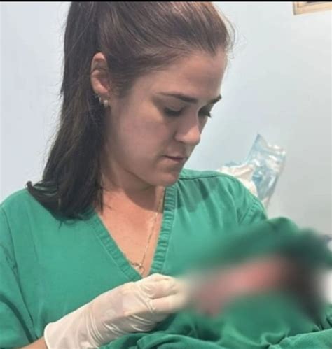 Bebê recém nascida é encontrada abandonada em sacola de lixo próxima a