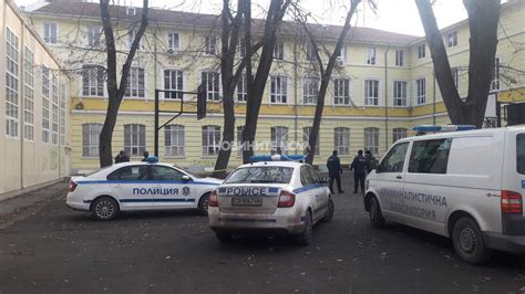 Ученик падна от третия етаж на Английската гимназия в Русе и почина