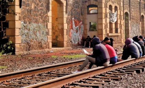 Normalistas Liberan Vías Del Tren En Michoacán Segob El Siglo De Torreón