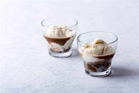 Affogato 바닐라 젤라토와 에스프레소 전통적인 이탈리아 디저트 아포가토에 대한 스톡 사진 및 기타 이미지 아포가토