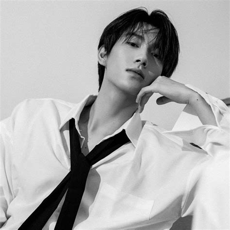 ปักพินโดย Ayers ใน ꩜ㅤׄ⋆ㅤ🫕̸̷ 𝐔zzlgansㅤ࣭ㅤをゔㅤׄㅤ̶ ̶ ̶ ผู้ชายหล่อ มาเฟีย นางแบบ