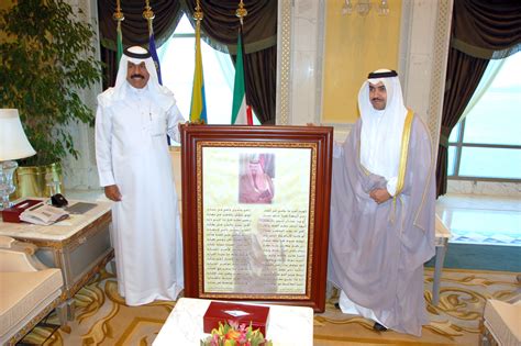 سمو ولي العهد الشيخ نواف الاحمد الجابر الصباح أثناء استقباله السيد عمر
