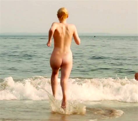 Dakota Fanning Nuda ~30 Anni In Beach Babes