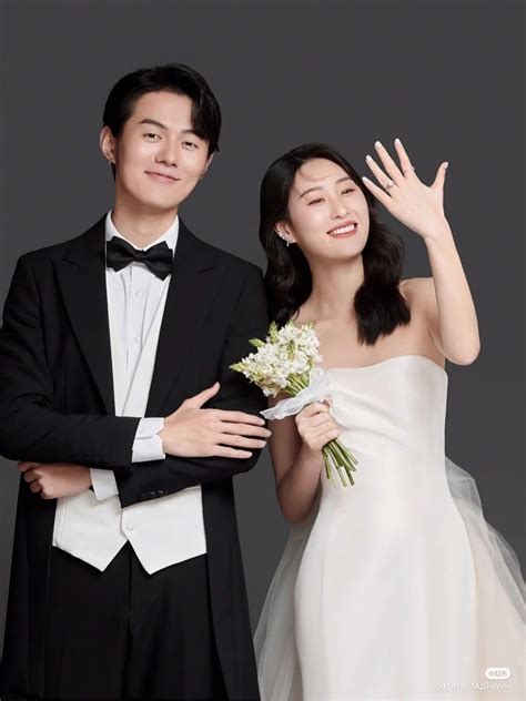 Ghim của Khanh Nguyễn trên Chụp ảnh cưới Tư thế chụp ảnh cưới Tạo dáng chụp ảnh cưới Cô dâu