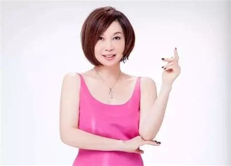 李宗盛25年后再回首：当爱已成往事，你会记得林忆莲，还是朱卫茵？ 10月25日上午，音乐教父李宗盛的音乐剧《当爱已成往事》正式开票，首场演出将