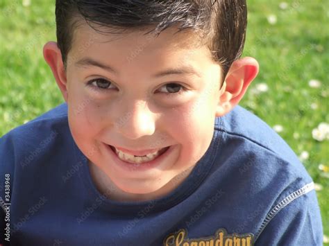 Ni O Sonriendo Foto De Stock Adobe Stock