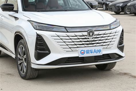 【长安cs75plus第三代 冠军版 20t 智驾劲擎型前格栅侧俯拍图片 汽车图片大全】 易车