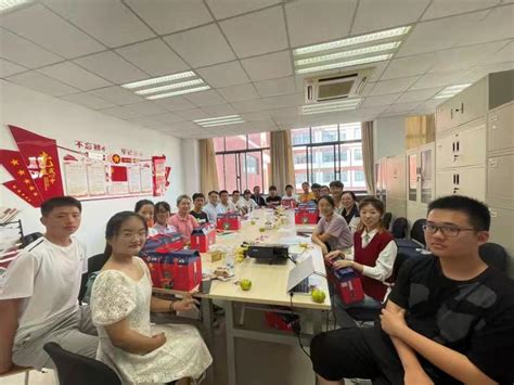 资环学院举行2021级新生中秋座谈会