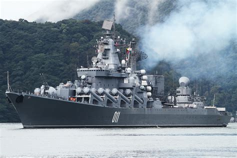 個別「 艦船 舞鶴に入港するスラヴァ級ミサイル巡洋艦ワリヤーグВаряг」の写真、画像 艦船 Blueforces Fotolife