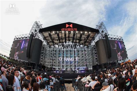 顶级舞美 阿那亚·虾米音乐节呈现震撼音乐现场生活演出方式