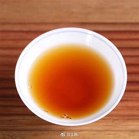 在茶叶界，人们把绿茶比喻为不知愁滋味的轻狂少年