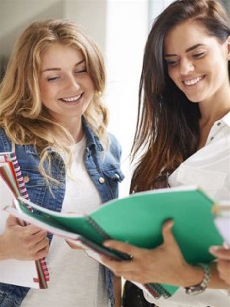 B Tech में कौन कौन से Subjects होते है आइए जानते है। Top Hindi Raj