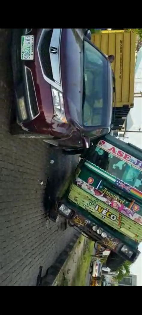 Photos 40ft Container Falls And Crushes Suv In Lagos Gatekeepers News