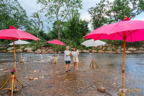 ครัวริมธาร มีน้ำมีปลา ร้านอาหารนครนายก นั่งชิลล์มองวิวภูเขา เอาเท้าจุ่มน้ำ