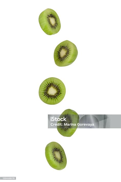 패키지 디자인 요소 및 광고로 클리핑 경로와 흰색 배경에 고립 된 키위 떨어지는 비행 음식 키위에 대한 스톡 사진 및 기타 이미지 Istock
