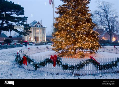 Christmas Tree And Abel B Cook Museum In Libertyville Illinois Stock