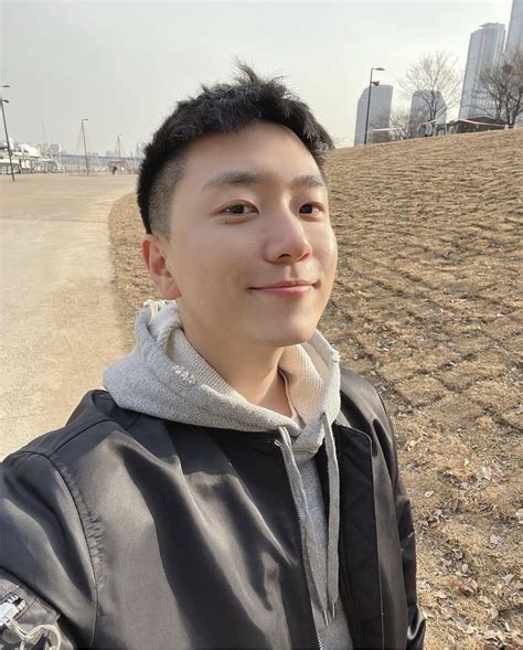 ♥김연아 고우림 입대 4개월 만의 늠름한 근황 건강히 잘 지내요ten이슈 텐아시아