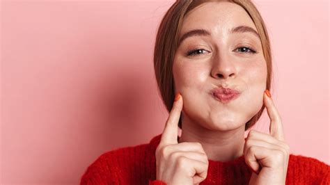 Facial Exercises முகத்தில் கொழுப்பை குறைத்து மெல்லிய முகத்தை பெற இந்த முகப் பயிற்சிகளை