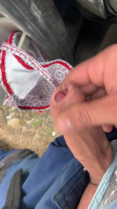 射在户外邻居的内裤里 Xhamster