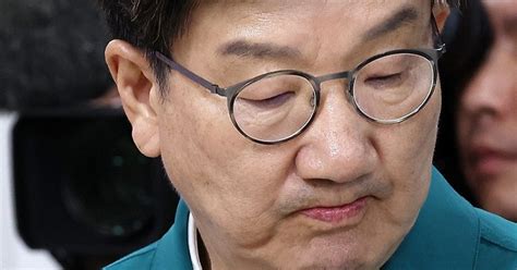 생각 잠긴 권성동