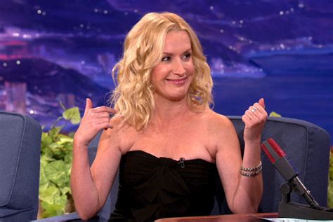 Angela Kinsey Transparente