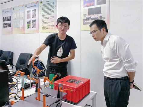共青团广州市委员会副书记李劲一行莅临我院进行大学生创新创业项目参观交流 广州大学创新创业学院